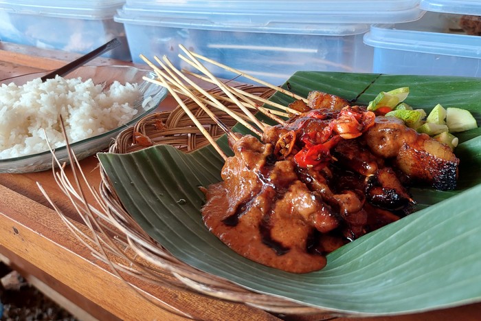 Bikin Ketagihan! Sate Jando Ibu Dewi Cuma Ada di Hari Minggu