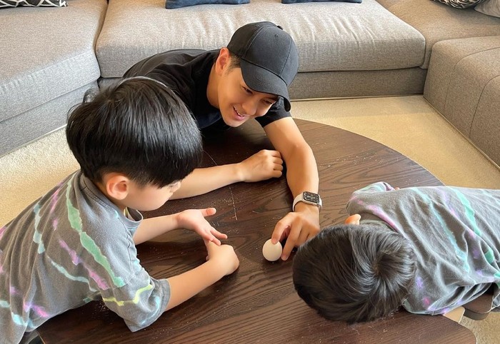 7 Potret Jimmy Lin, Kakak Boboho di Masa Kini