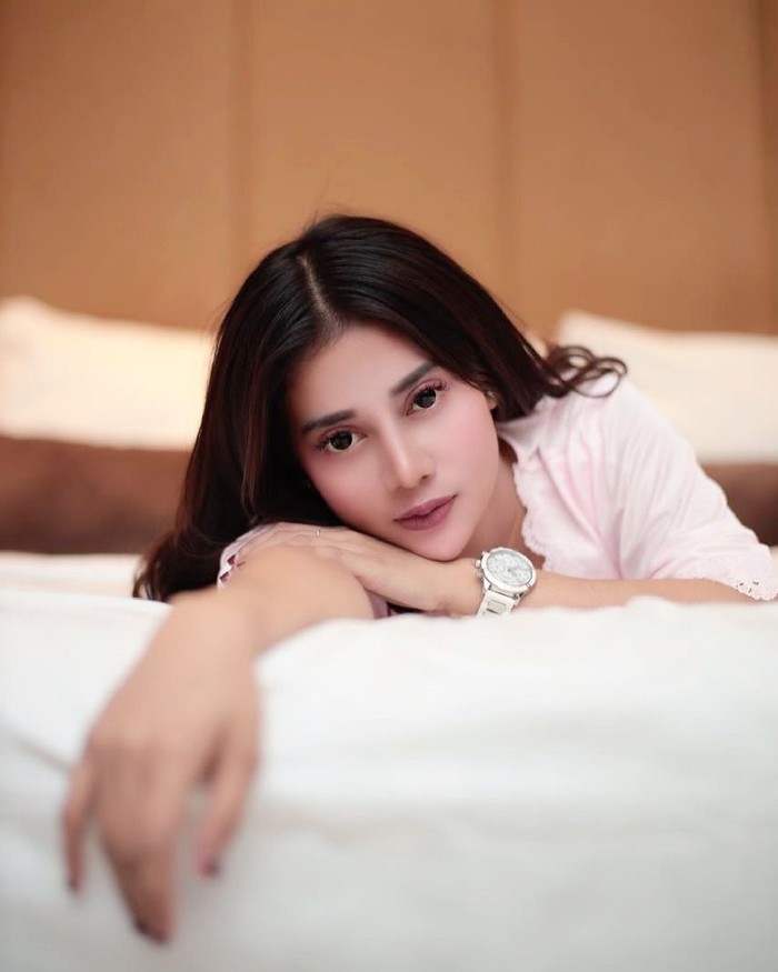 Potret Chintya Ramlan yang Sering Disangka Adik Olla Ramlan