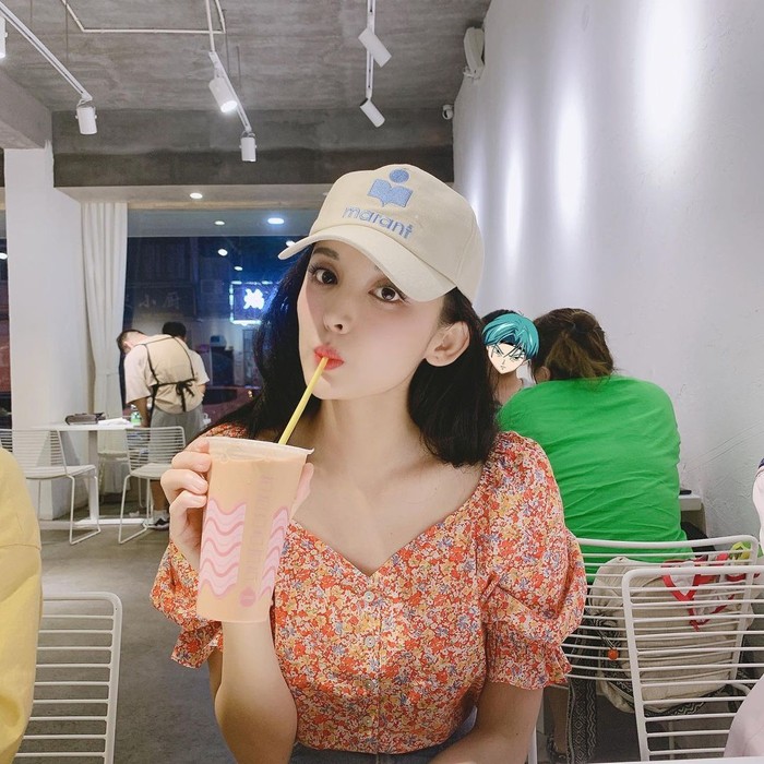 Guli Nazha, Wanita Tercantik Asia yang Hobi Makan Hot Pot
