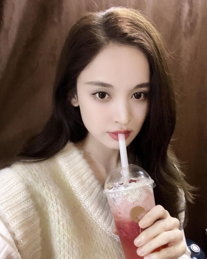 Guli Nazha, Wanita Tercantik Asia yang Hobi Makan Hot Pot