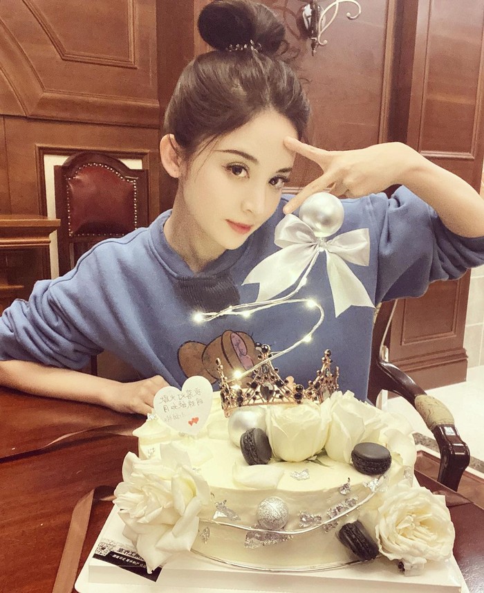 Guli Nazha, Wanita Tercantik Asia yang Hobi Makan Hot Pot