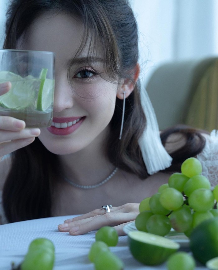 Guli Nazha, Wanita Tercantik Asia yang Hobi Makan Hot Pot