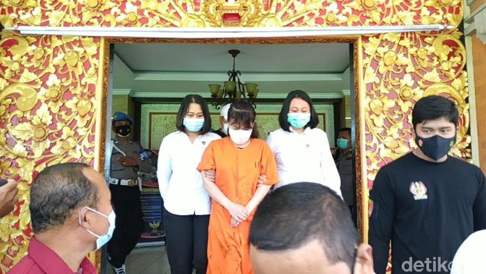 Penampakan Selebgram RR Si Kuda Poni yang Live Bugil-Masturbasi di Bali Penampakan Selebgram RR Si Kuda Poni yang Live Bugil-Masturbasi di Bali
