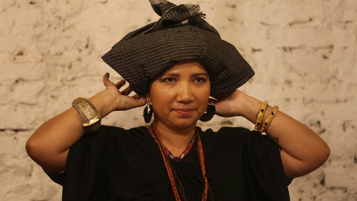 Kala Perempuan Indonesia Tampil Cantik dengan Tengkuluk