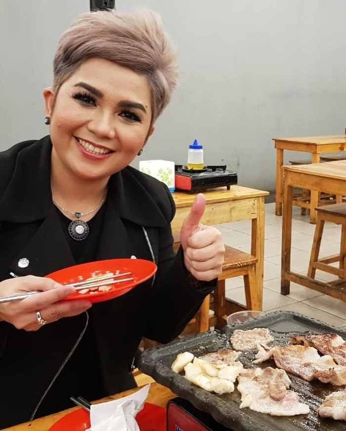 Joy Tobing Resmi Menikah, Ini Momennya Menyantap Korean BBQ hingga Pizza