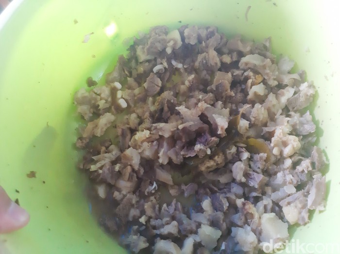 Banjir Tetelan! Warung Bakso Pak Sugeng Selalu Ramai Dikunjungi