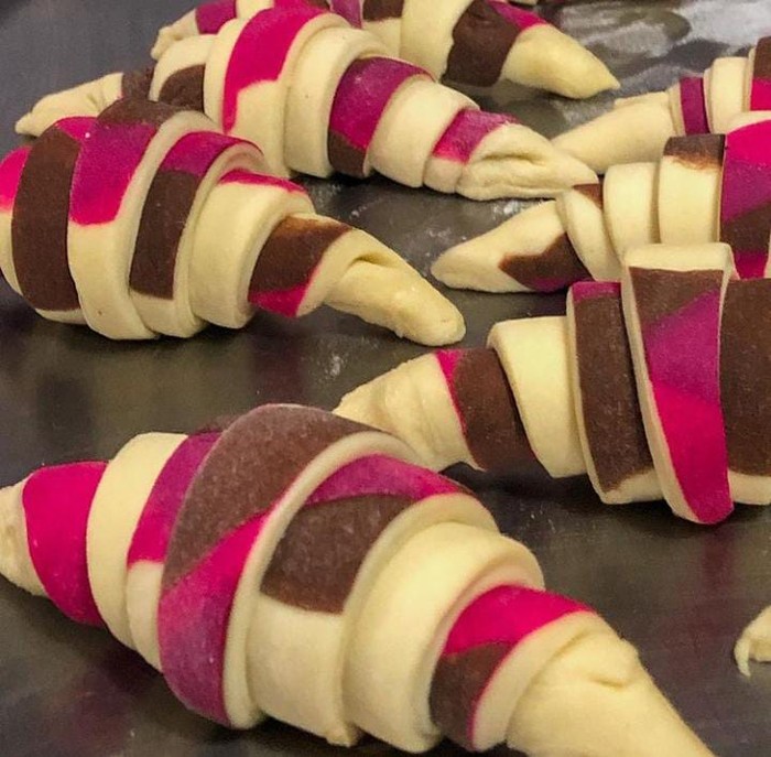 10 Kreasi Bicolor Croissant, Croissant Cantik dengan Dua Warna