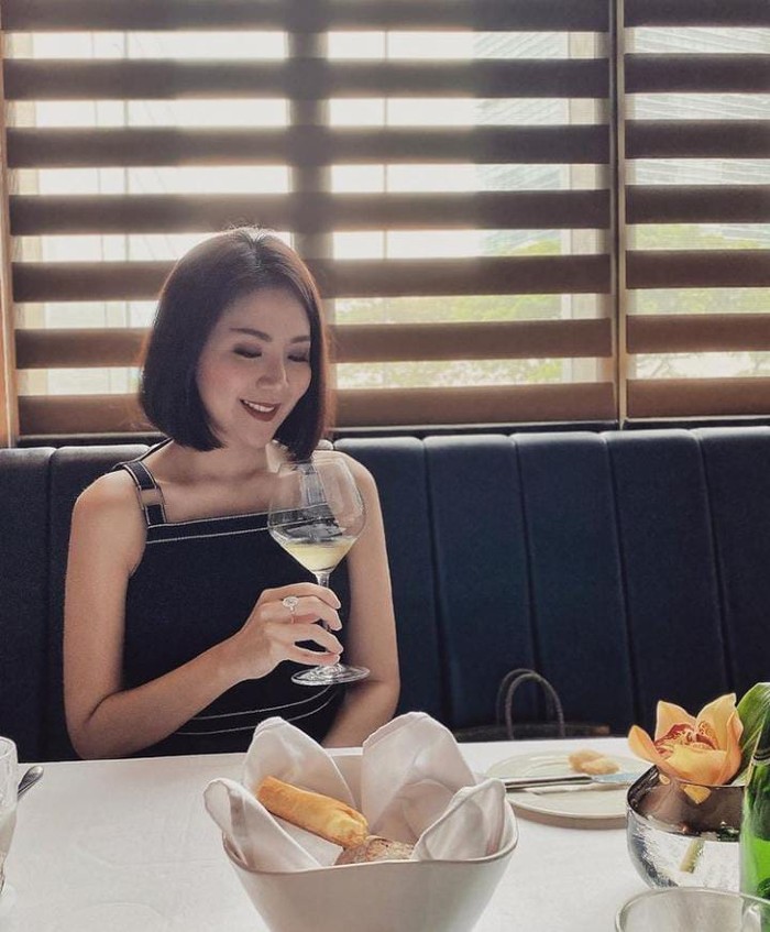 10 Potret 'Crazy Rich' Agnes Jennifer Saat Hangout di Kafe