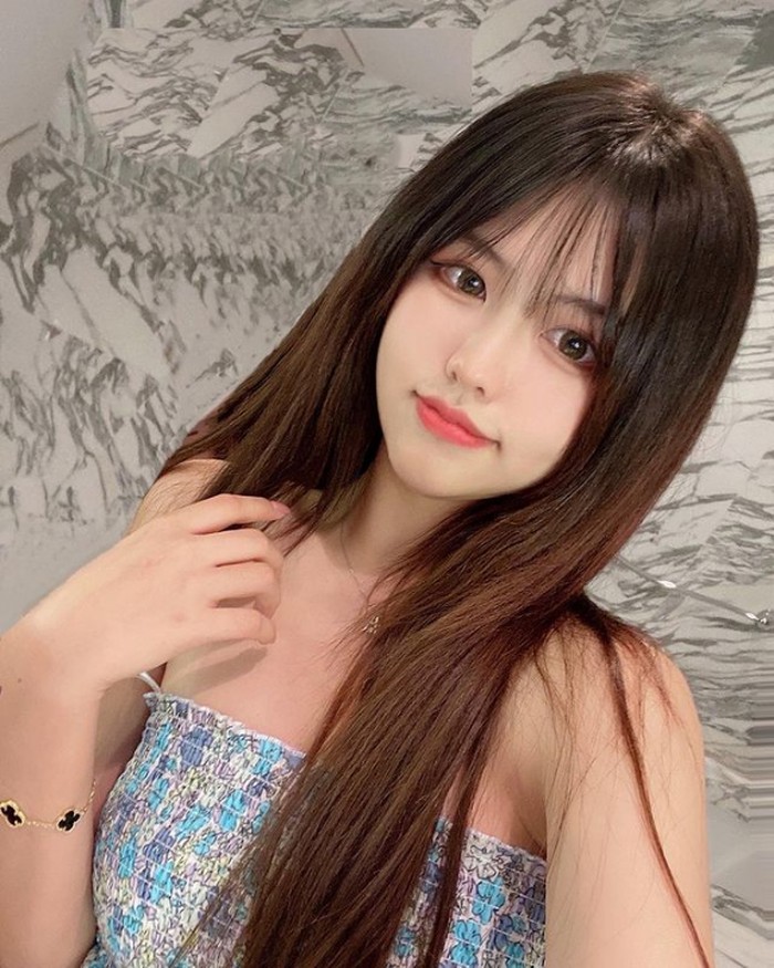 Potret Ukei Cheung, Pacar Brondong Stephen Chow