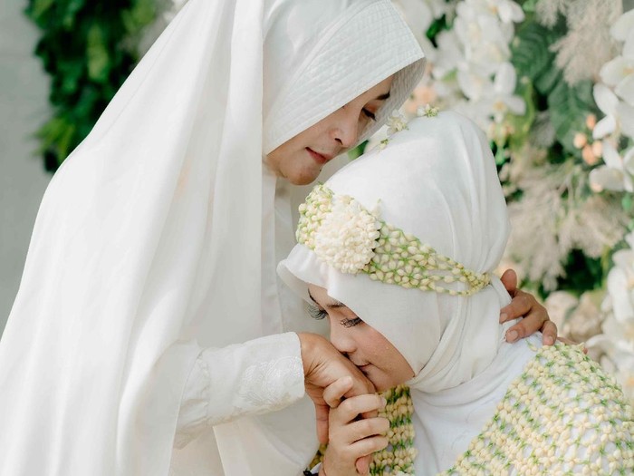 10 Momen Pengajian dan Siraman Calon Istri Ridho DA Jelang Nikah