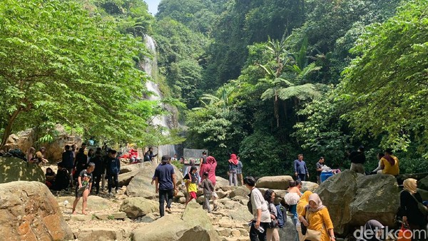 Foto: Curug Cigentis, Setitik Kesegaran Alami dari Karawang