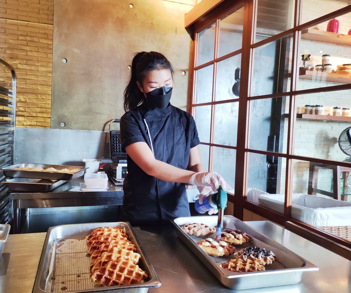 Lezat! 9 Varian Croffle Berlimpah Isian dan Topping