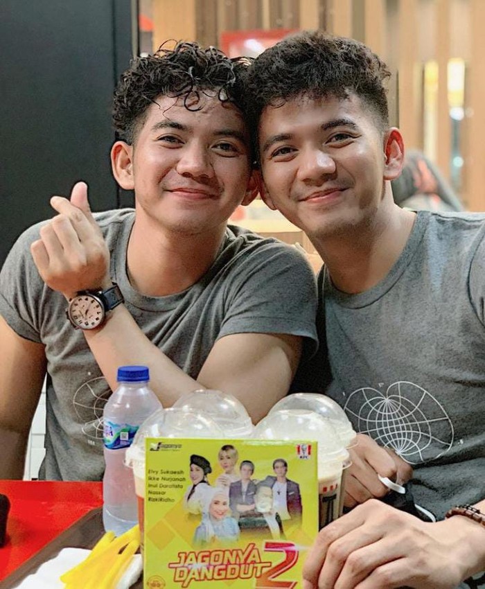 Ridho DA Saat Belajar Masak dan Bahagianya Makan Bareng Keluarga