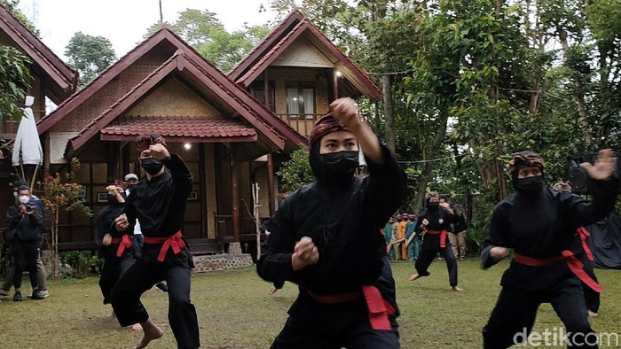 Melihat Saung Ciburial, Desa Wisata Top yang Dikunjungi Sandiaga Uno