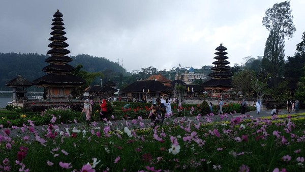 Wow! Kunjungan Wisatawan di Ulun Danu Beratan Bali Meningkat