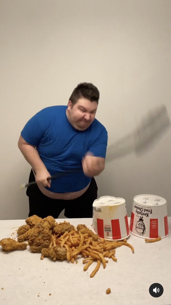 Nikocado Avocado, YouTuber Mukbang yang Dikecam karena Obesitas