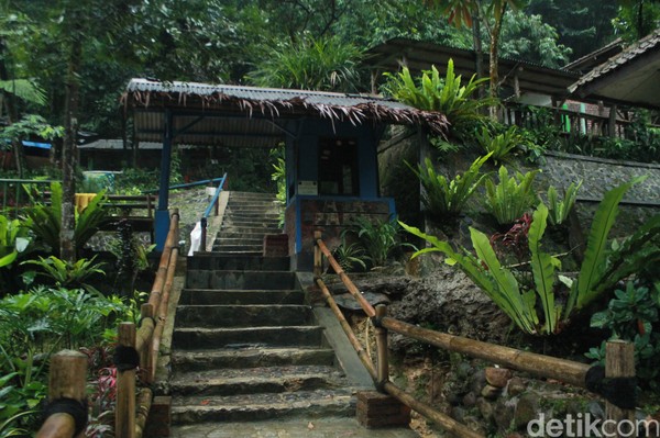 Foto: Pemandian Air Panas Ciparay di Bogor