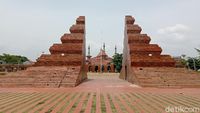 Candi Bentar, Simbol Keakraban Kesultanan Demak-Cirebon