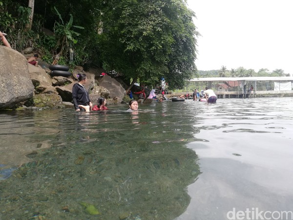 Mandi With A View di Mata Air Cikandung
