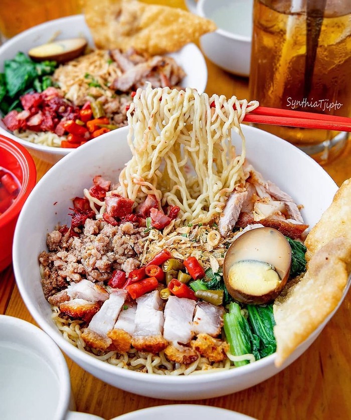 20 Bakmi Babi Paling Endes Ada di Tempat Ini