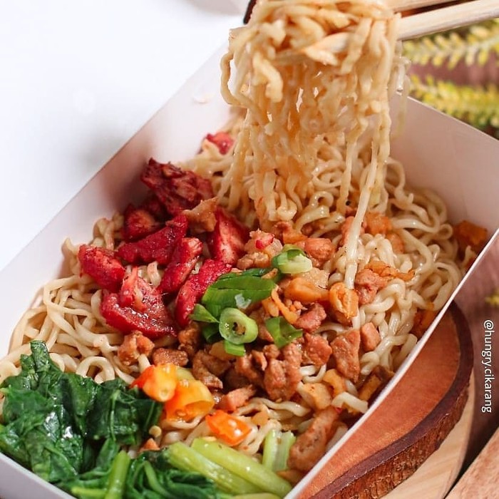 20 Bakmi Babi Paling Endes Ada di Tempat Ini