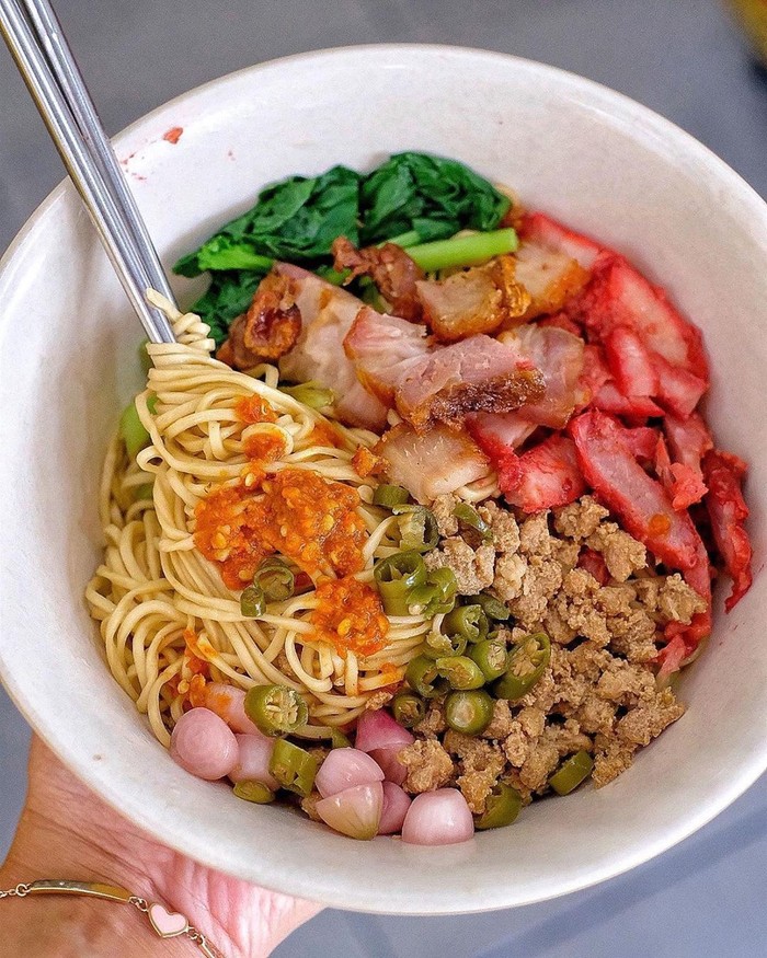 20 Bakmi Babi Paling Endes Ada di Tempat Ini