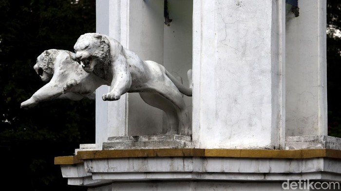 Bukan Hilang, Patung Maung di Kota Bandung Itu Rusak!