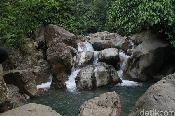 Potret Curug Barong Bogor yang Masih Sepi Pengunjung