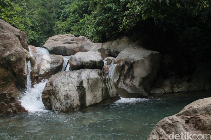 Potret Curug Barong Bogor yang Masih Sepi Pengunjung
