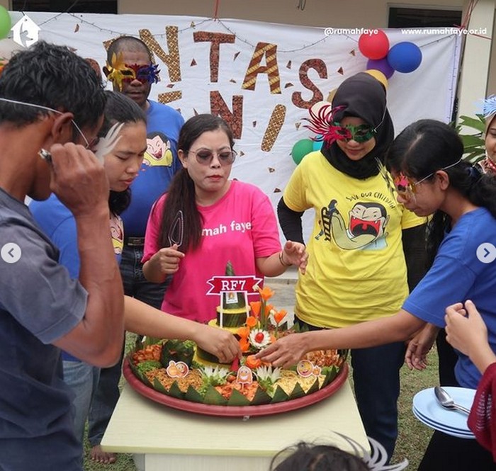 Intip Momen Makan Faye Simanjuntak Cucu Luhut Binsar Pandjaitan yang ...