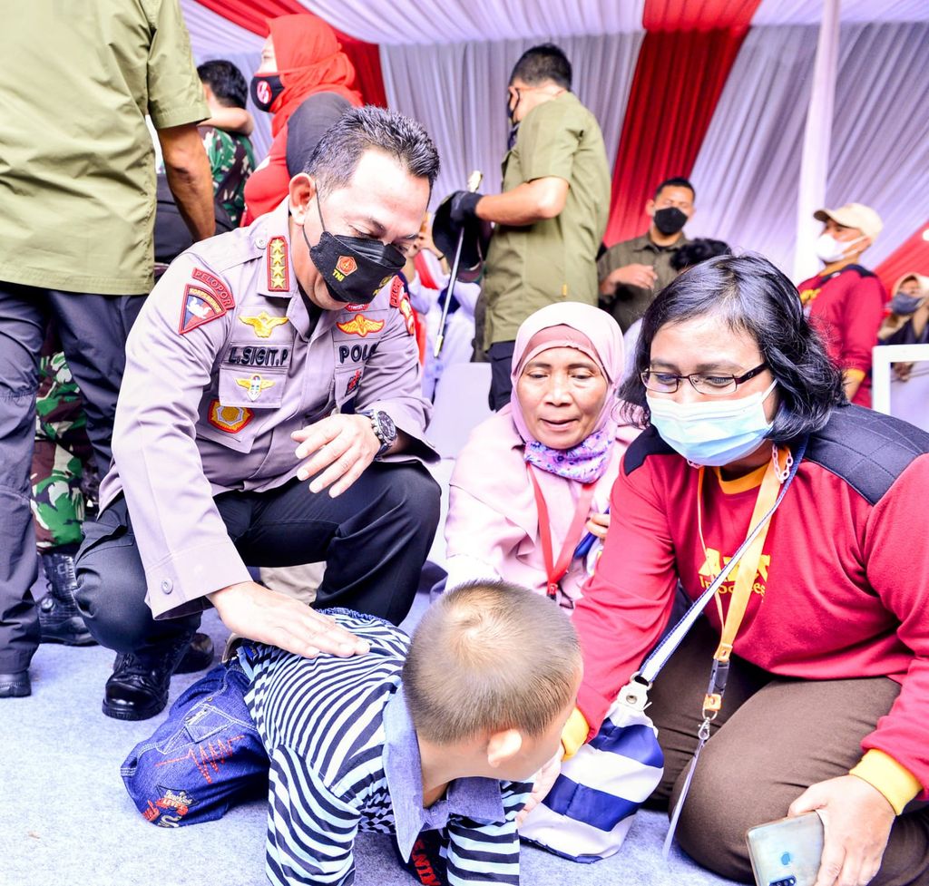 Kapolri Beri Dukungan Psikososial ke Anak-anak Terdampak COVID-19 Kapolri Beri Dukungan Psikososial ke Anak-anak Terdampak COVID-19