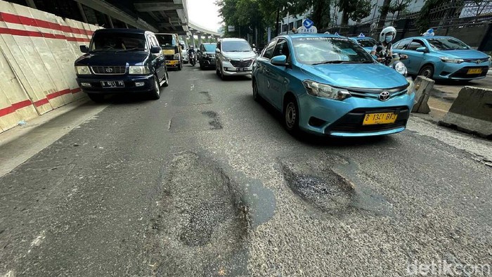 Duh! Jalan Rasuna Said Jakarta Berlubang