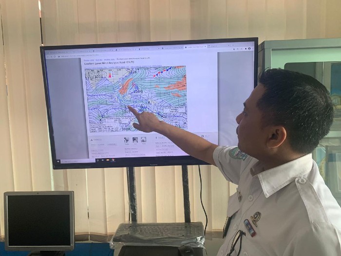 BMKG Juanda Keluarkan Peringatan Cuaca Ekstrem 3 Hari di Jatim BMKG Juanda Keluarkan Peringatan Cuaca Ekstrem 3 Hari di Jatim