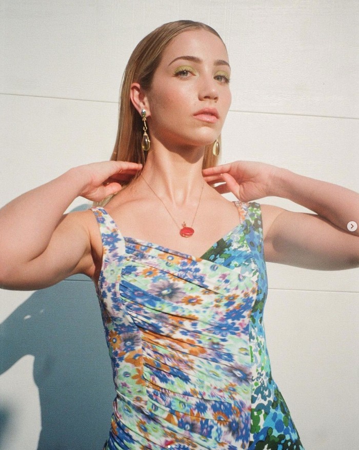 Sosok Emily Rudd, Pemeran Nami di Live-Action One Piece