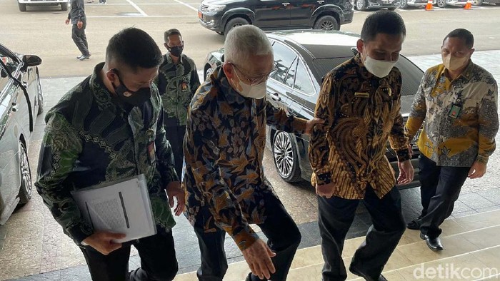 Menyapa Mantan Wapres Try Sutrisno yang Tetap Aktif di Usia 85 Menyapa Mantan Wapres Try Sutrisno yang Tetap Aktif di Usia 85