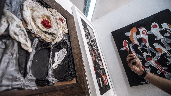 Lukisan dari Limbah Plastik Ini Keren Banget