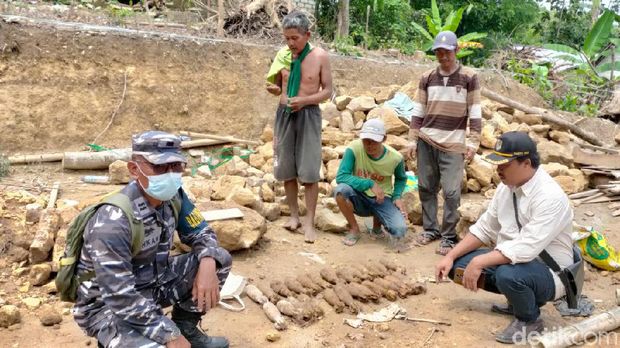 26 Mortir Diduga Peninggalan Zaman Belanda Ditemukan Terkubur Tanah di ... 26 Mortir Diduga Peninggalan Zaman Belanda Ditemukan Terkubur Tanah di ...