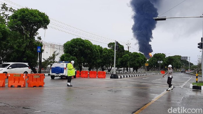 Terkini! Asap Kebakaran Tangki Pertamina Cilacap Masih Mengepul