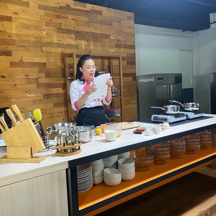 Intip Serunya Chef Aiko Saat Masak Seru Sambil Piknik Bareng Suami