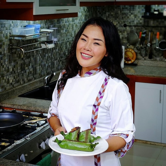 Intip Serunya Chef Aiko Saat Masak Seru Sambil Piknik Bareng Suami