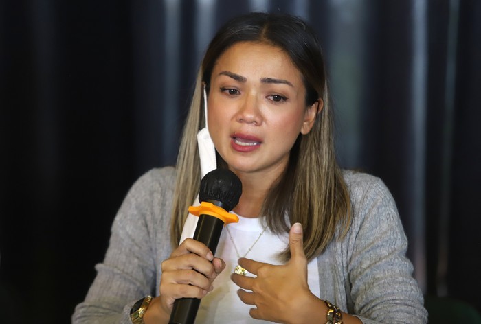 Air Mata Nirina Zubir: Dikerjai ART yang Jadi Mafia Tanah