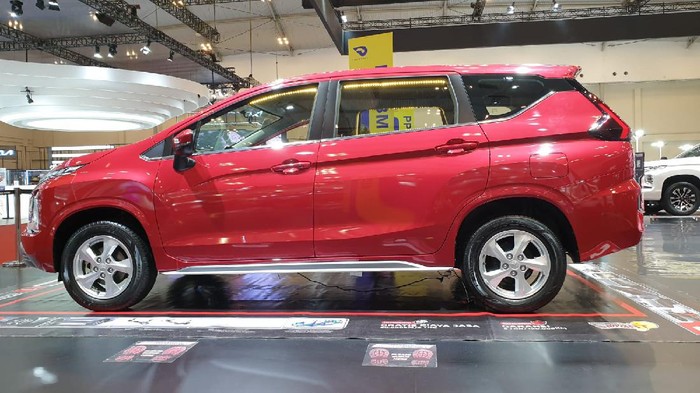 Merona, Begini Wujud Mitsubishi New Xpander Warna Merah