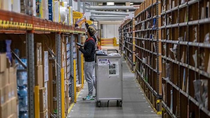 Marak Belanja Hadiah Natal Bikin Gudang Amazon Sibuk