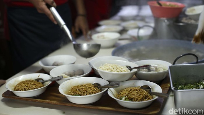 Setengah Abad Lezatnya Mie Baso Laksana Tasik