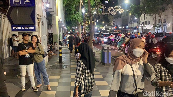 Jadi Kawasan Wisata, Jalan Tunjungan Dipadati Warga Surabaya