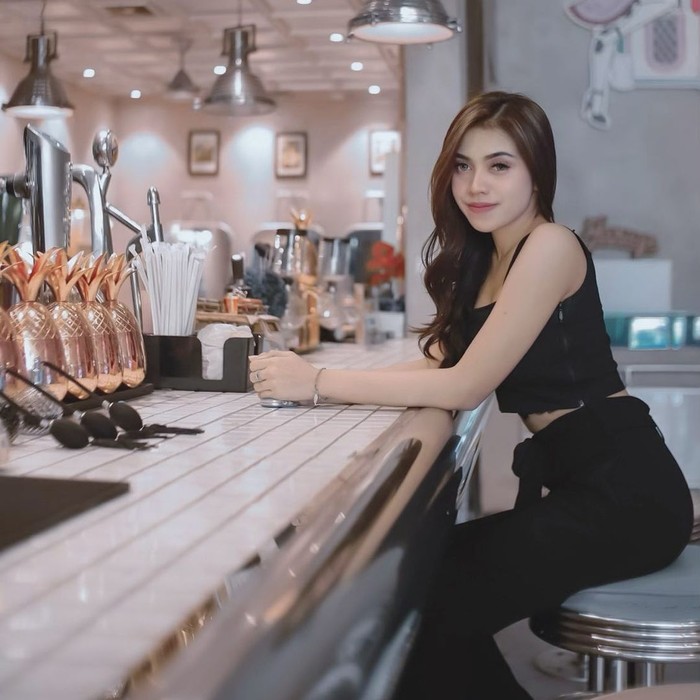 Mutiara Dhanisa Mantan Pramugari yang Doyan Makan Buah