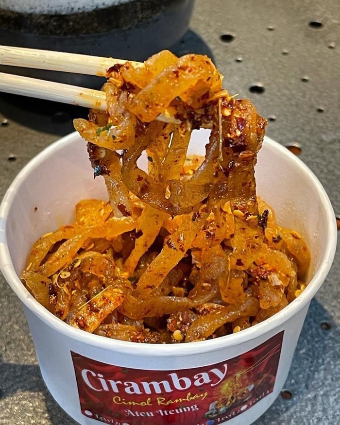 Camilan Viral! 20 Cirambay yang Kenyal dan Pedas Ada di Tempat Ini