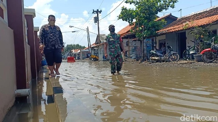 Permukiman di Pesisir Brebes Terendam Banjir Rob