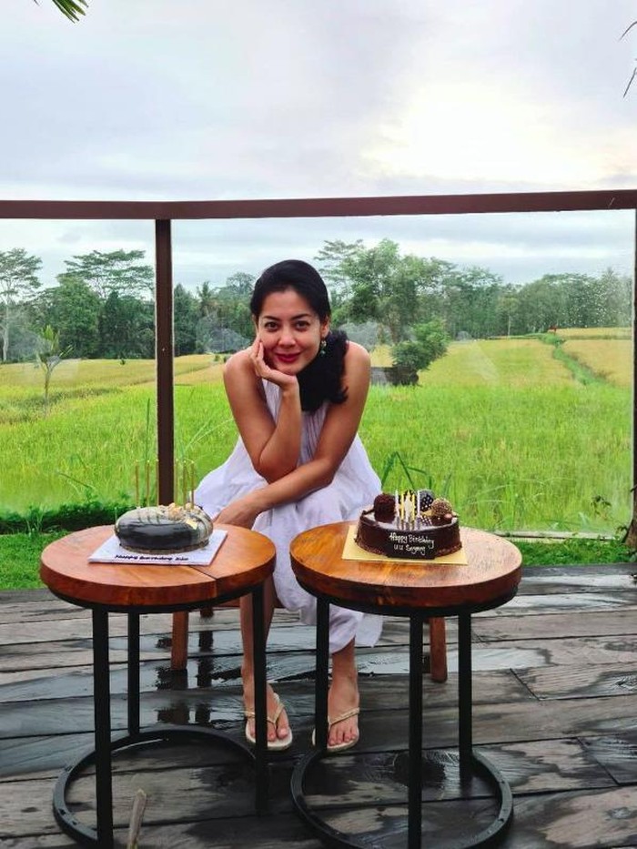 Cantik dan Berprestasi! 7 Pesona Lulu Tobing yang Awet Muda